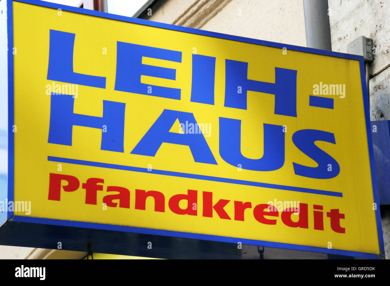 Title shield hi-res stock photography and images - Alamy