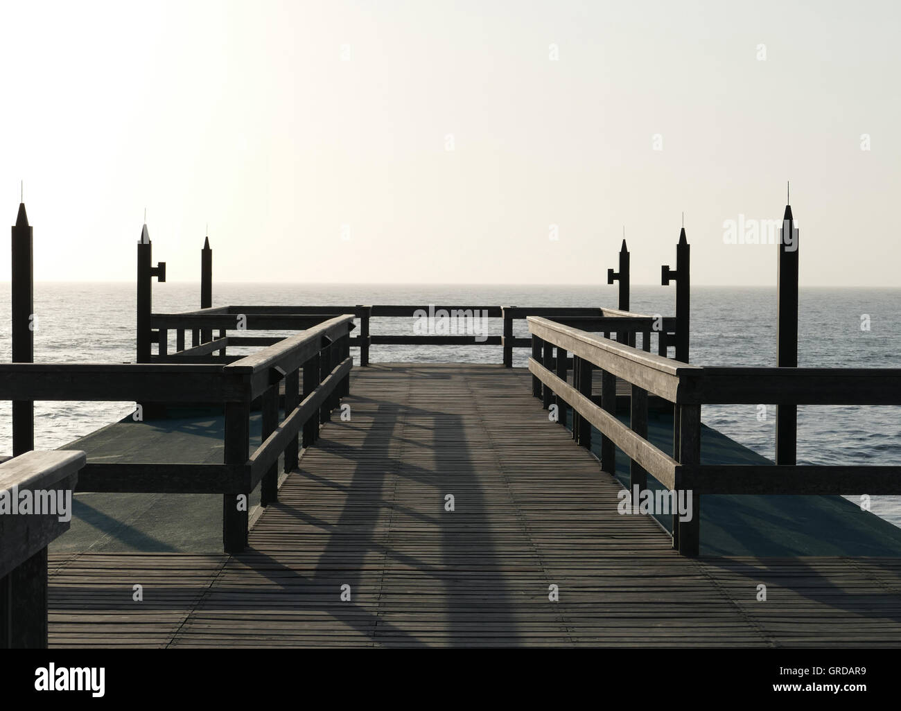 Dark dock hi-res stock photography and images - Alamy
