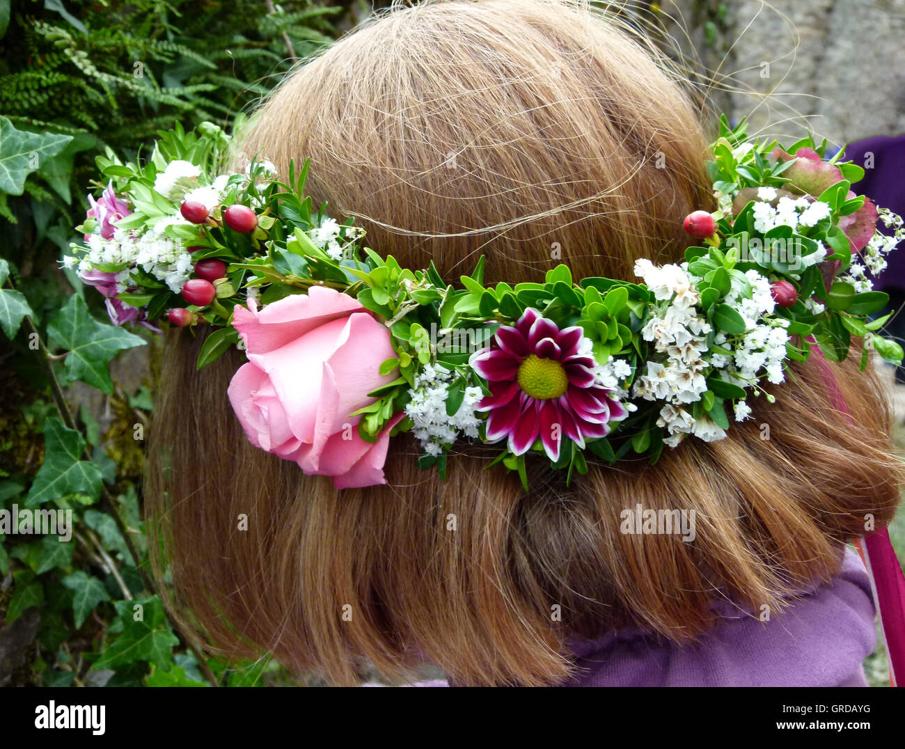 Girl with flower wreath hi-res stock photography and images - Alamy