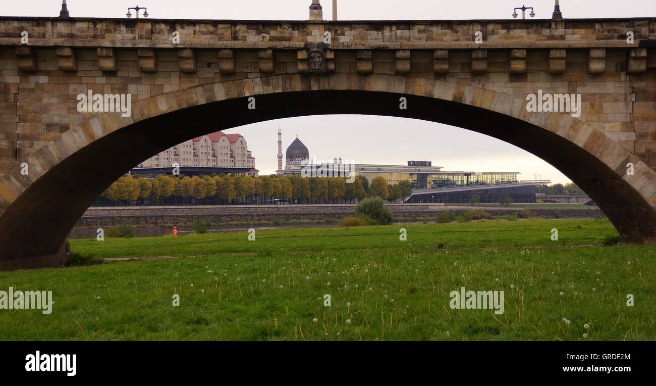 Look under the bridge on the parliament hi-res stock photography and ...