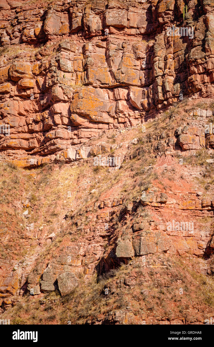 Full frame take of a layered rock face Stock Photo - Alamy