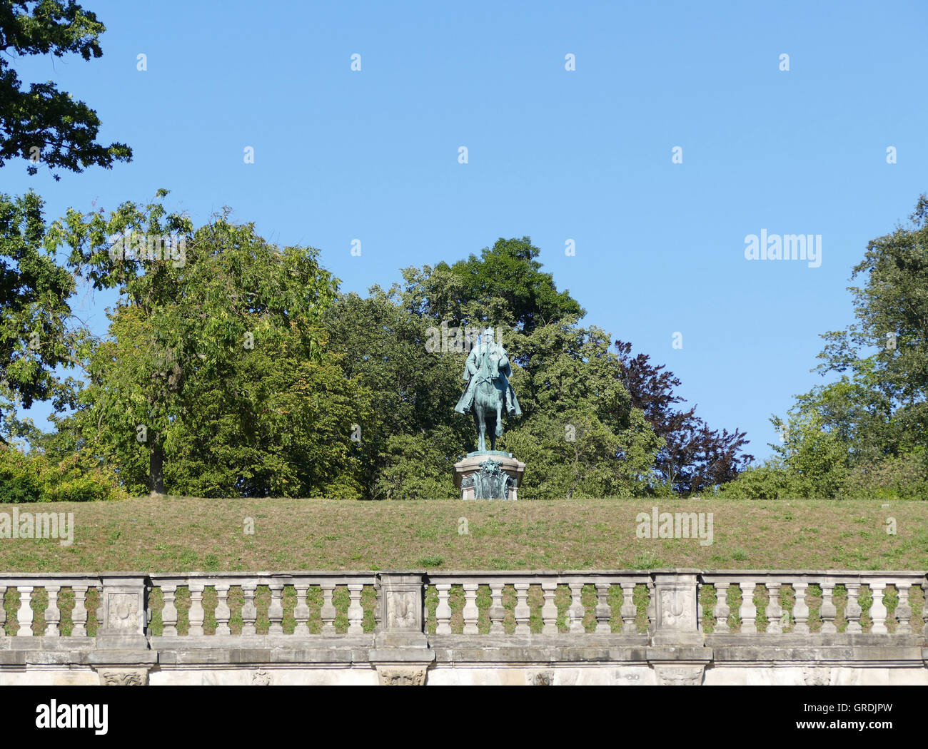 Hofgarten with duke ernst monument hi-res stock photography and images ...