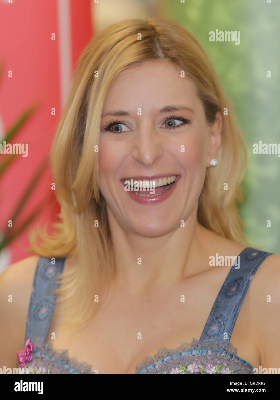 Stefanie hertel dirndl hi-res stock photography and images - Alamy