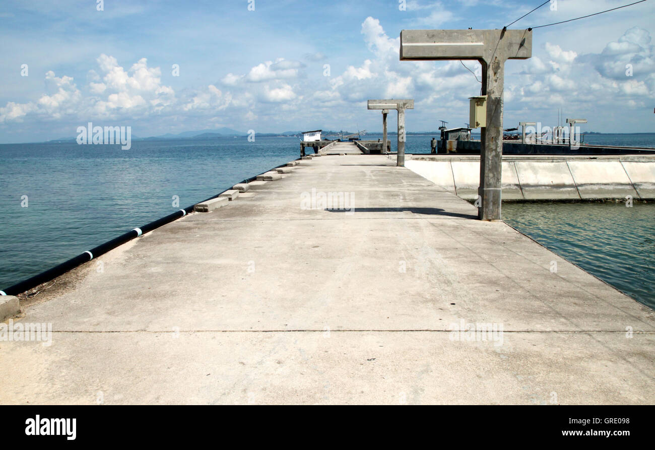 sea port walk way Stock Photo - Alamy