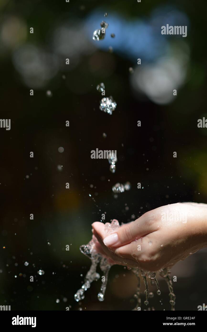 Hand holding clean splash waterfall hi-res stock photography and images ...