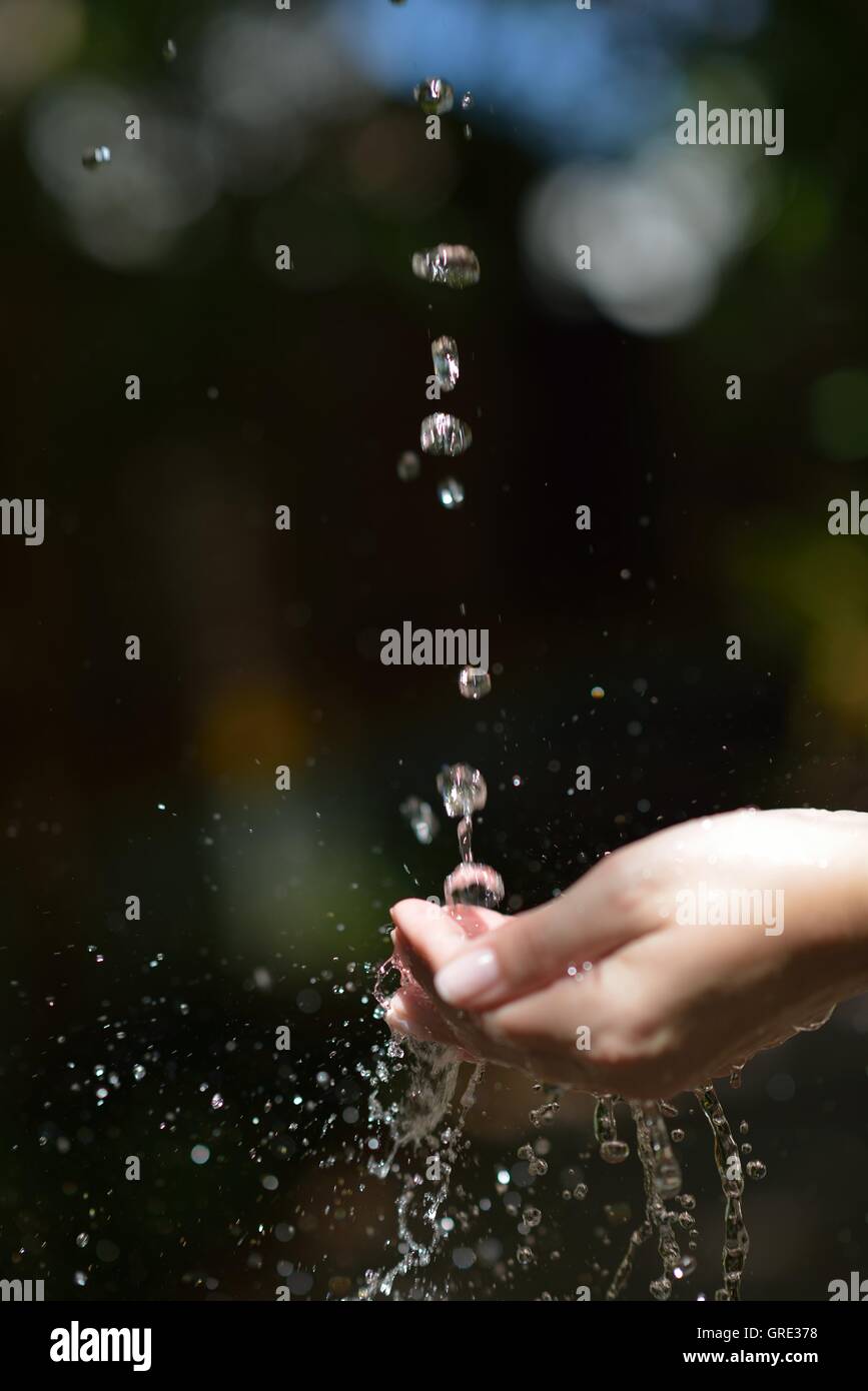 Hand holding clean splash waterfall hi-res stock photography and images ...