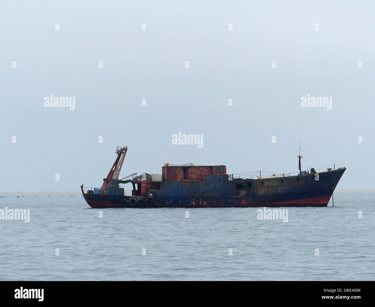 Abandoned ship hi-res stock photography and images - Alamy