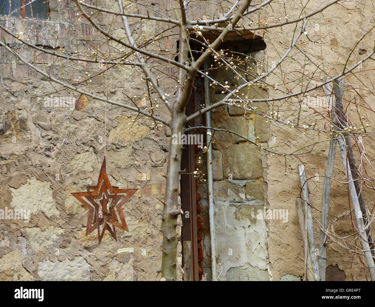 Structures old wall hi-res stock photography and images - Alamy
