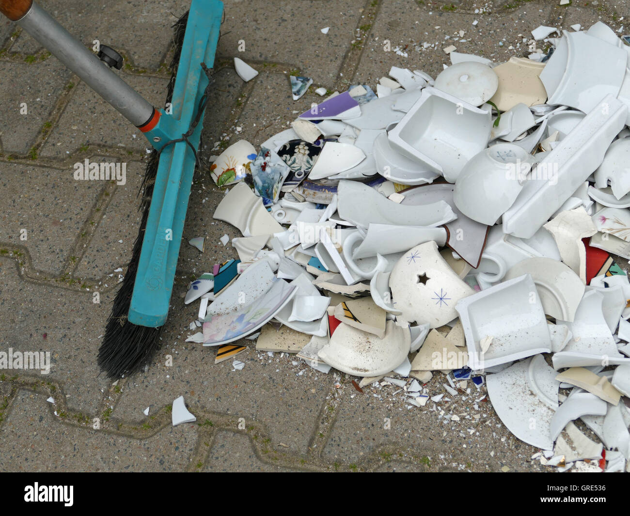 Broken dishes hi-res stock photography and images - Alamy
