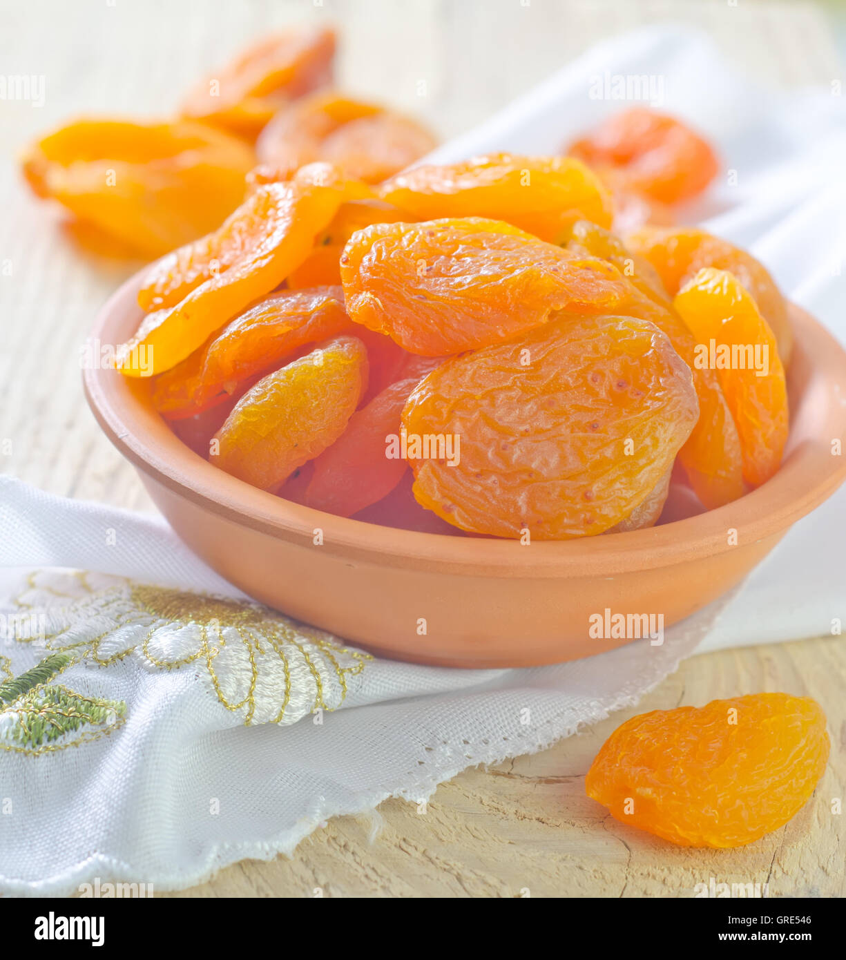 Still life with a bowl of apricots hi-res stock photography and images ...
