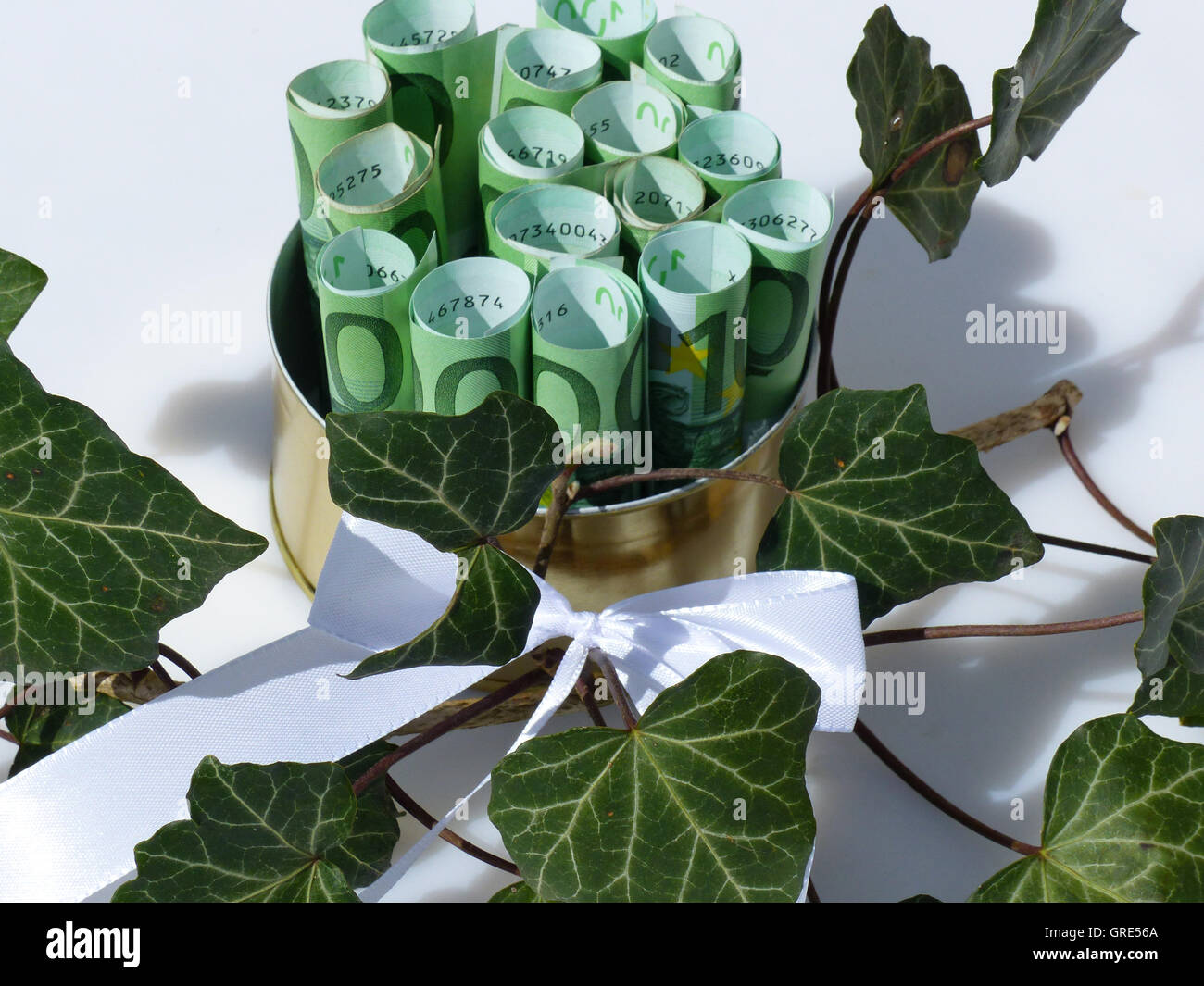 Money Gift For Wedding Stock Photo - Alamy
