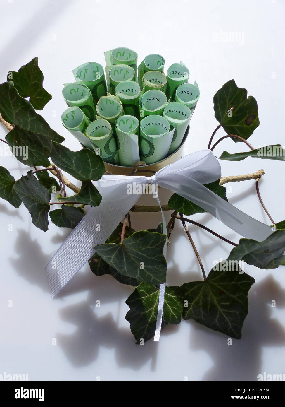 Money Gift For Wedding Stock Photo - Alamy