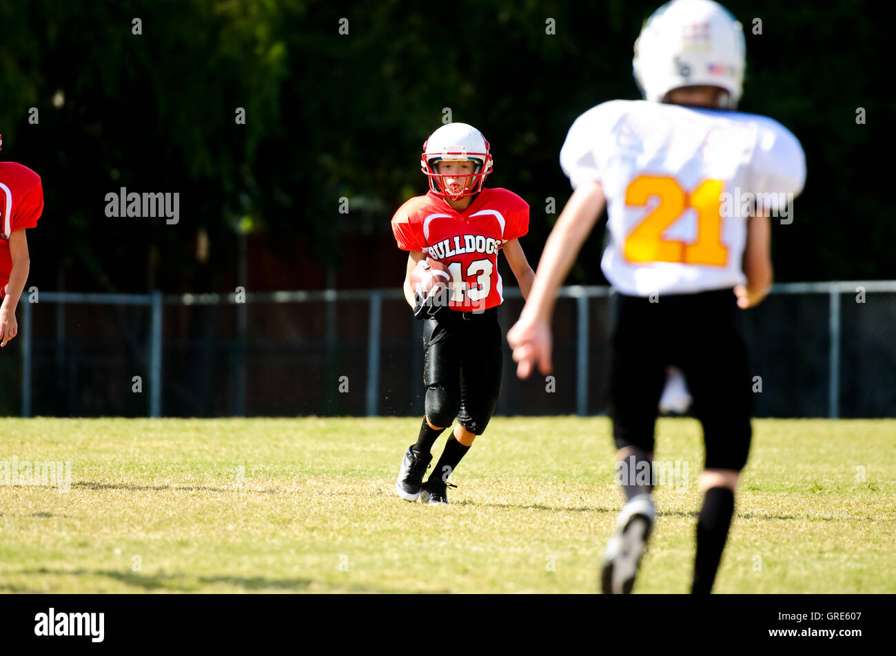 Youth running back football player Stock Photo - Alamy