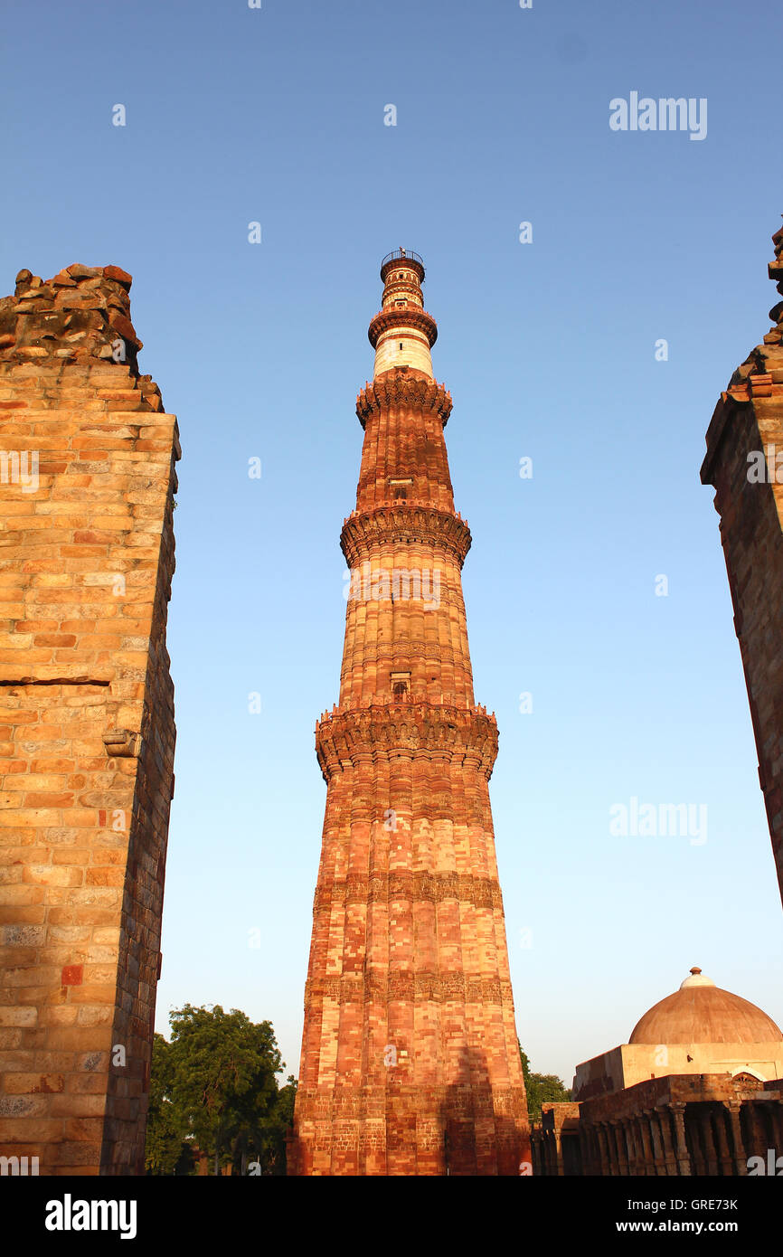 qutub minar from unconstructed gate Stock Photo - Alamy