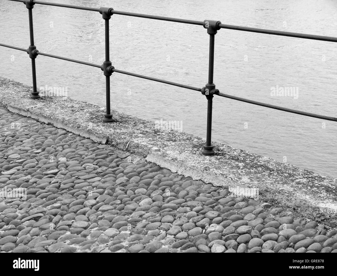 White railings and river hi-res stock photography and images - Alamy