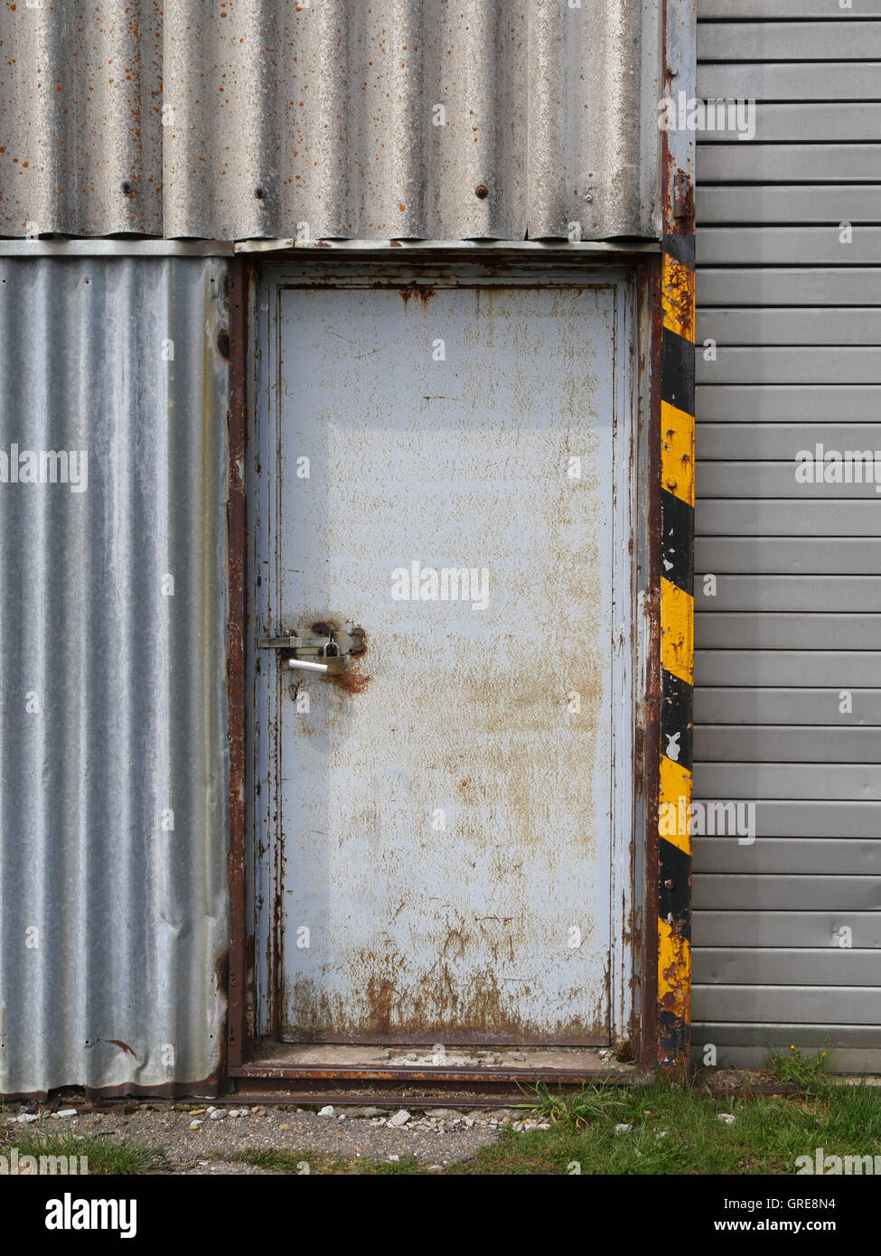 Corrugated iron wall hi-res stock photography and images - Alamy