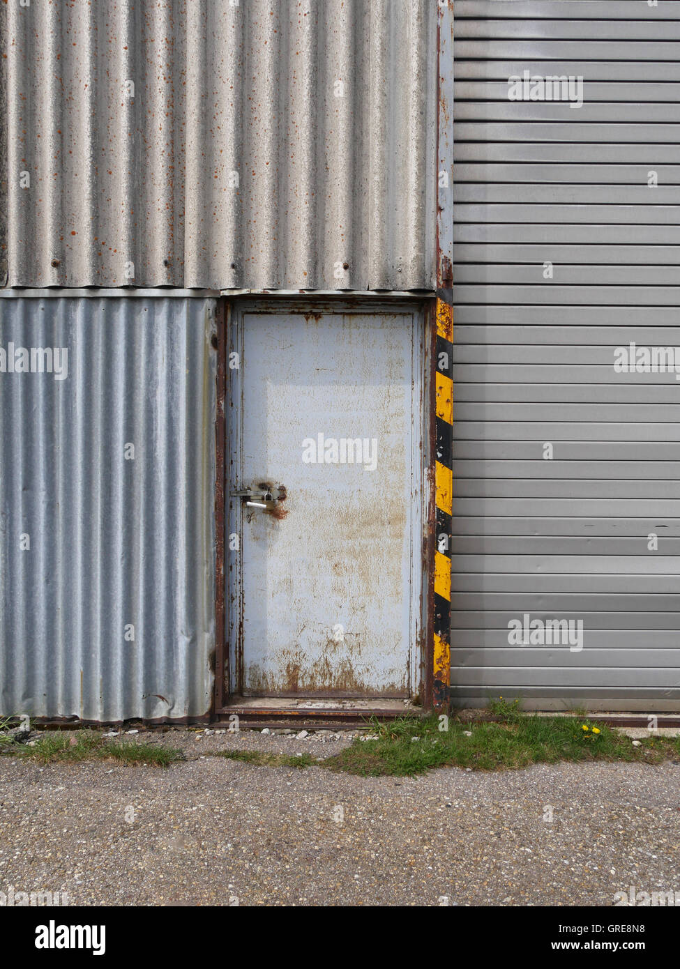 Corrugated steel door hi-res stock photography and images - Alamy