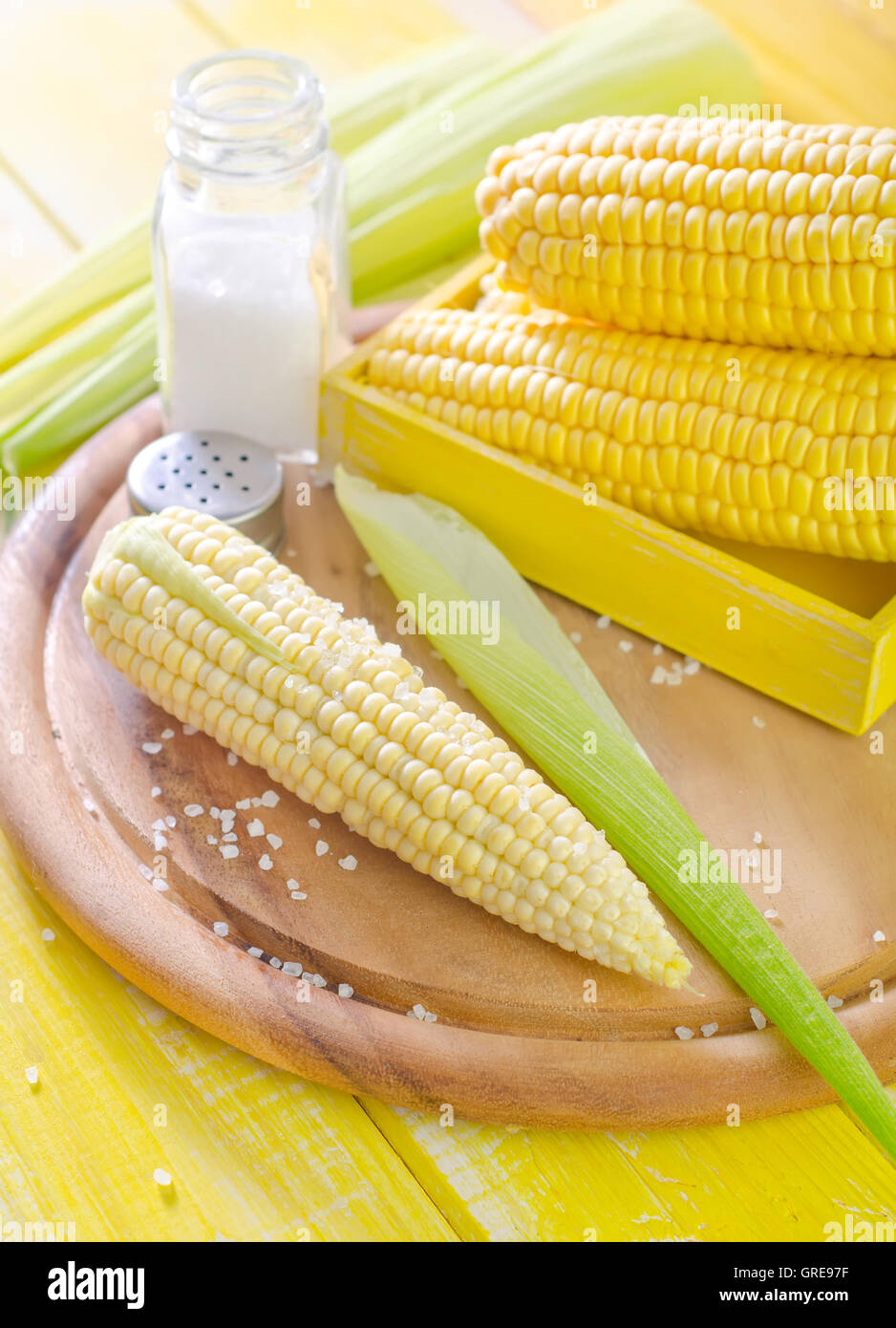 boiled corn with salt Stock Photo - Alamy