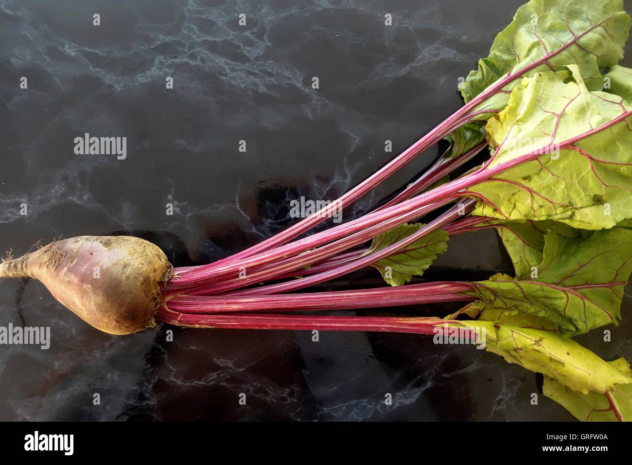 Fresh Uncooked Beetroot Stock Photo - Alamy