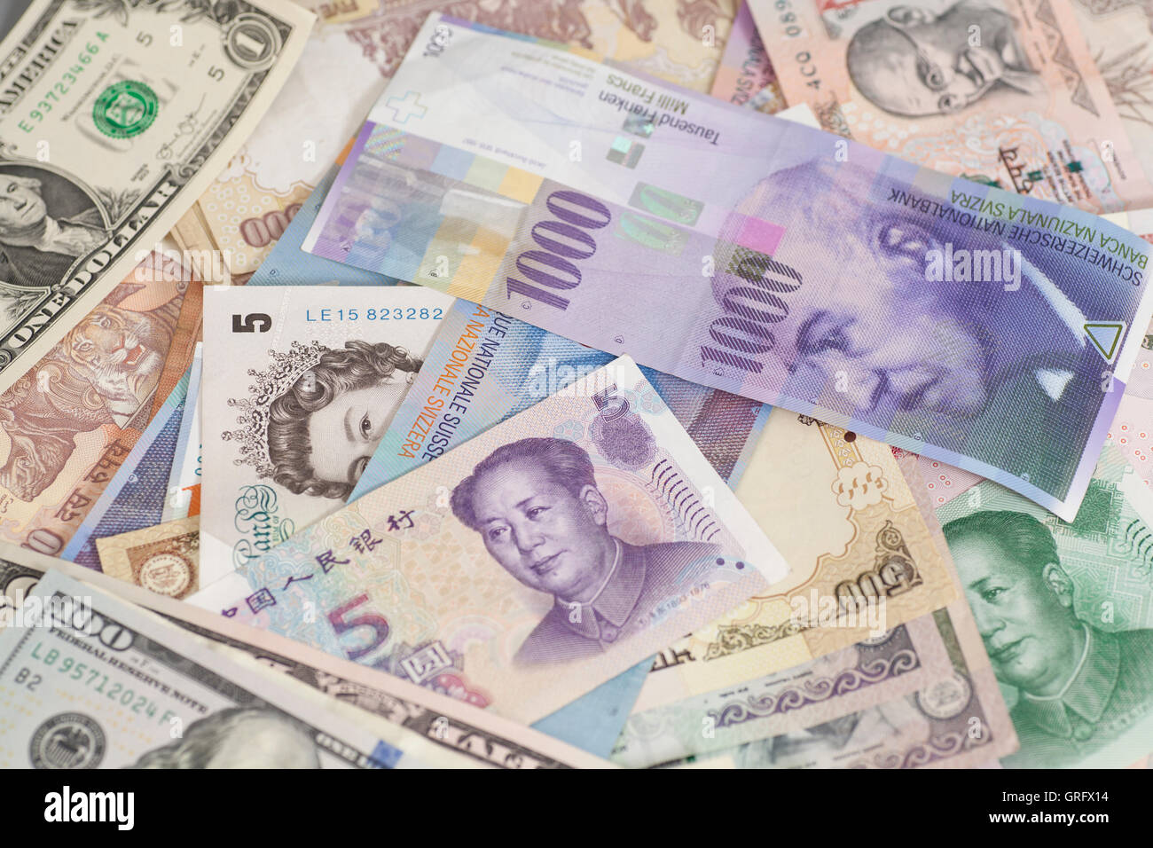 China chinese 1000 yuan banknote hi-res stock photography and images ...