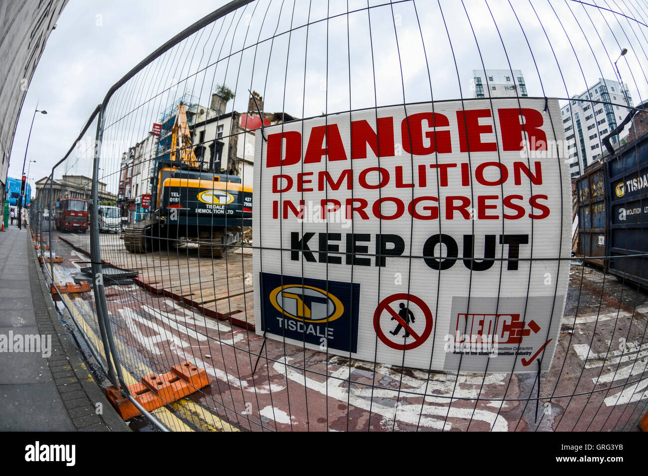 Demolition sign hi-res stock photography and images - Alamy