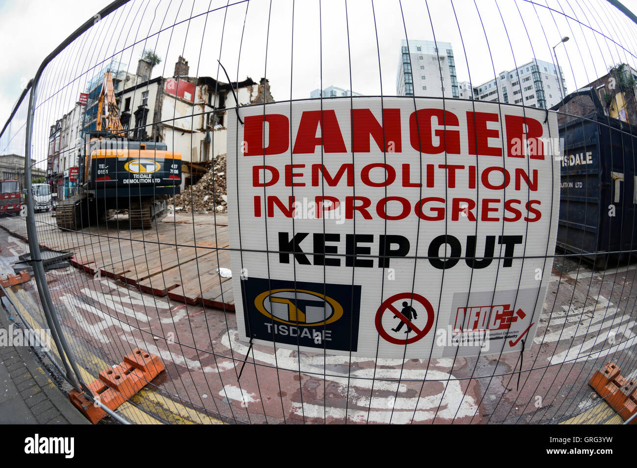 Demolition sign hi-res stock photography and images - Alamy
