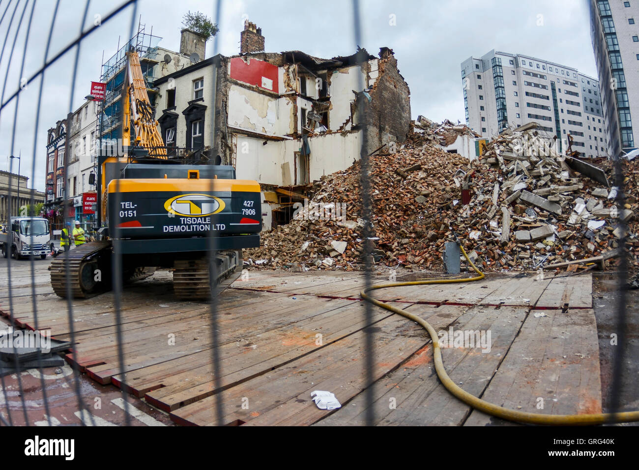 Demolition of Lime Street in Liverpool to make way for redevelopment ...