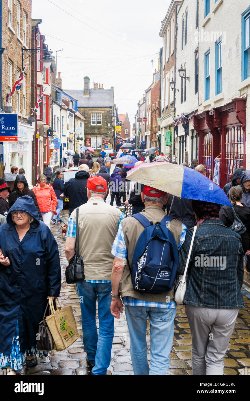 Whitby cobbled road hi-res stock photography and images - Alamy