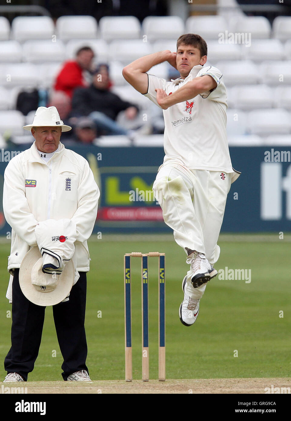 Cricket kent simon cook hi-res stock photography and images - Alamy