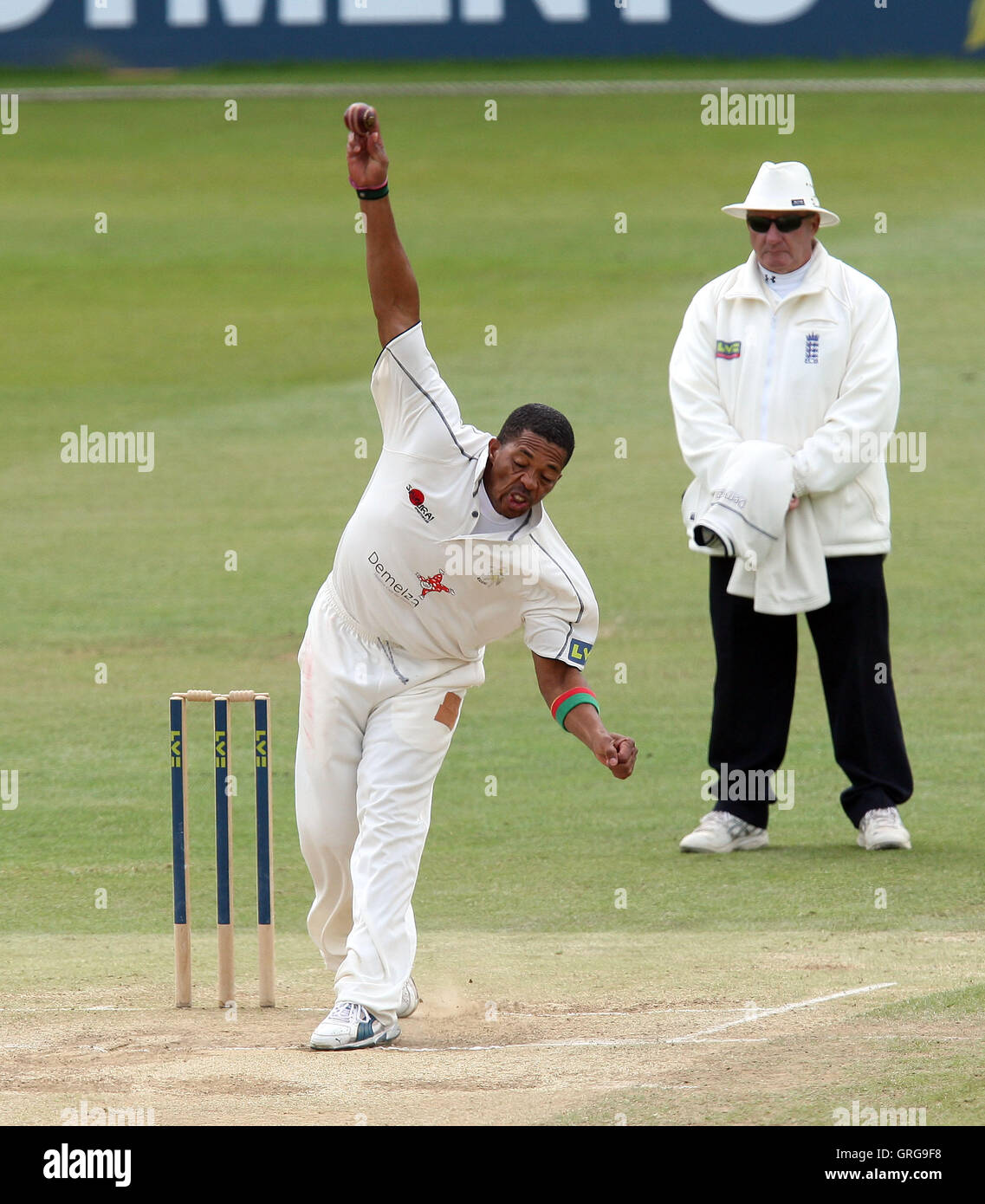 Makhaya Ntini in bowling action for Kent - Essex CCC vs Kent CCC - LV ...