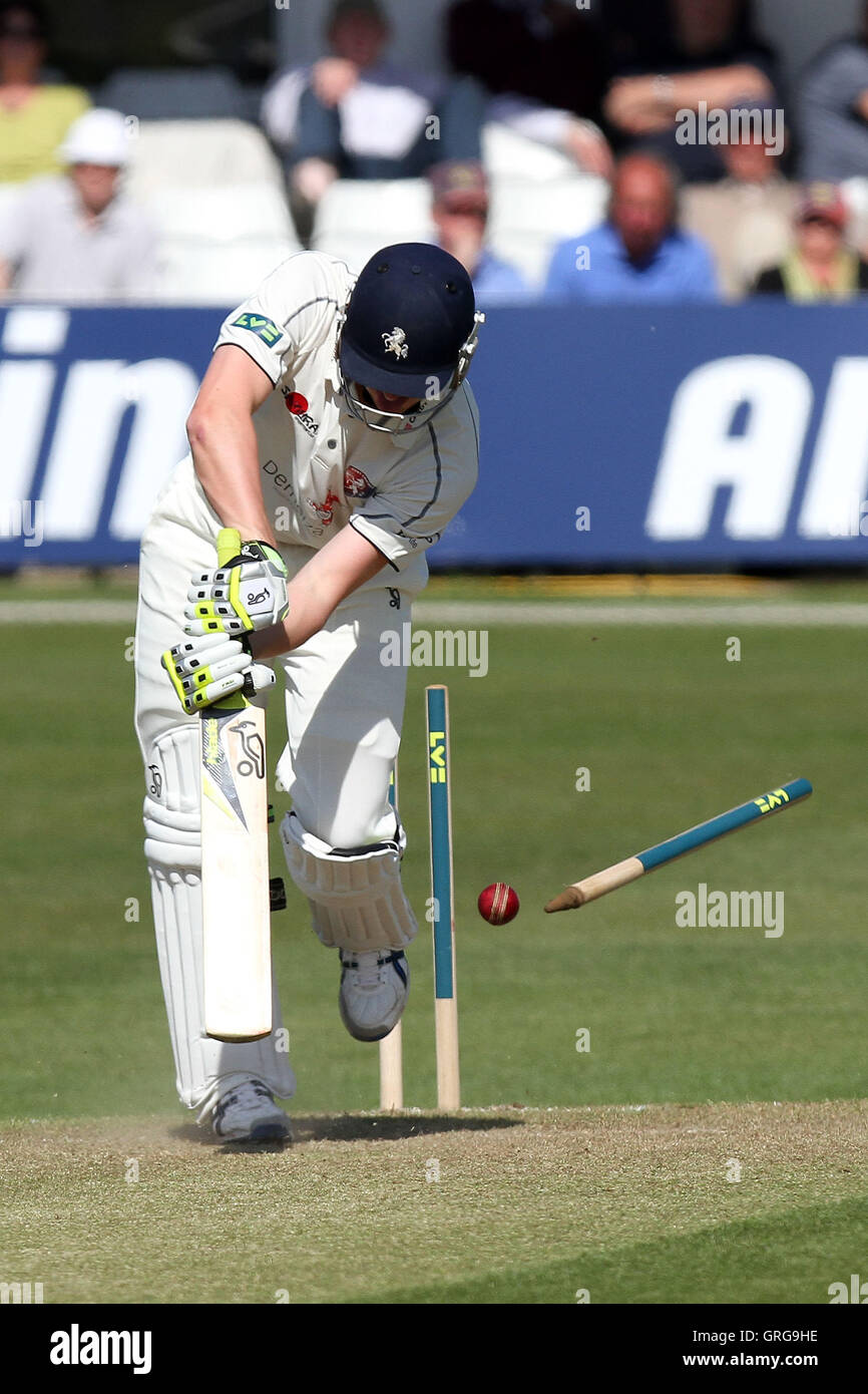 Alex Blake of Kent is bowled out by Reece Topley of Essex - Essex CCC ...