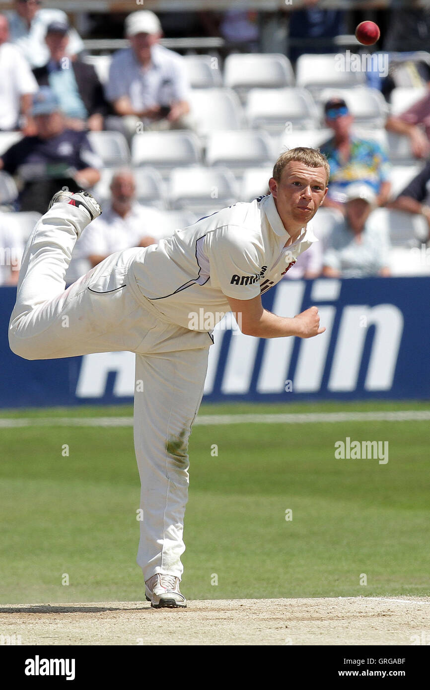 Tom Craddock in bowling action for Essex - Essex CCC vs ...