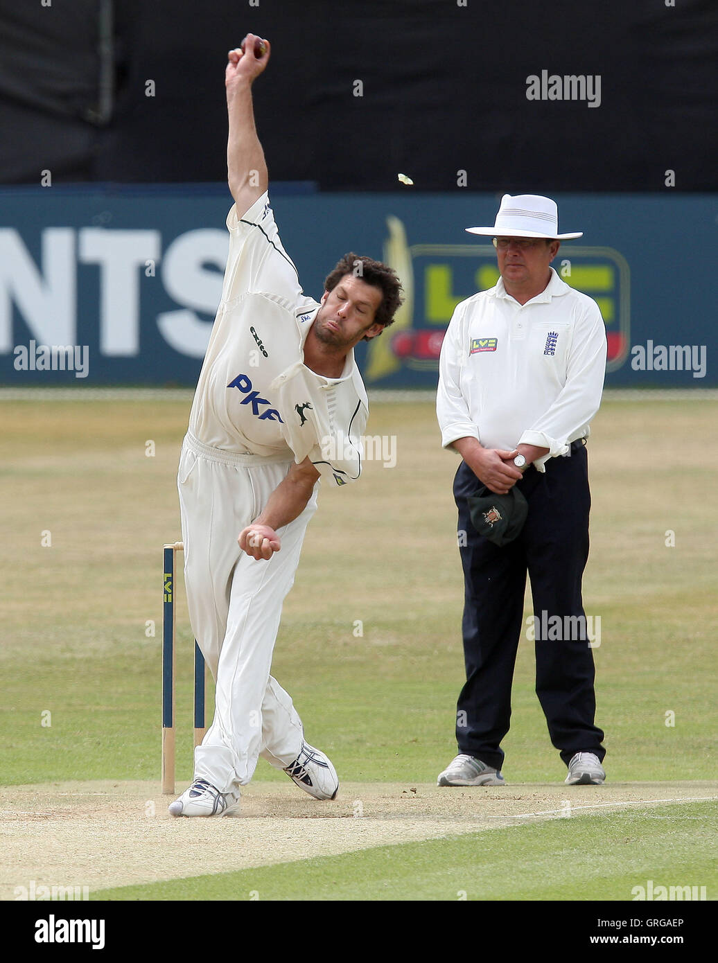 Charlie Shreck in bowling action for Notts - Essex CCC vs ...