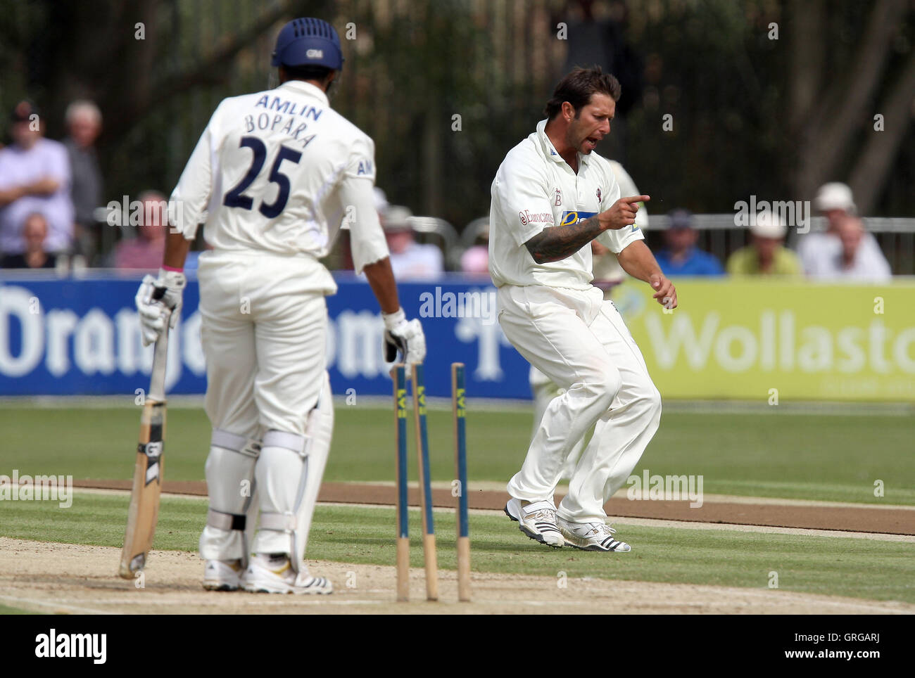 Peter Trego of Somerset claims the wicket of Ravi Bopara - Essex CCC vs ...