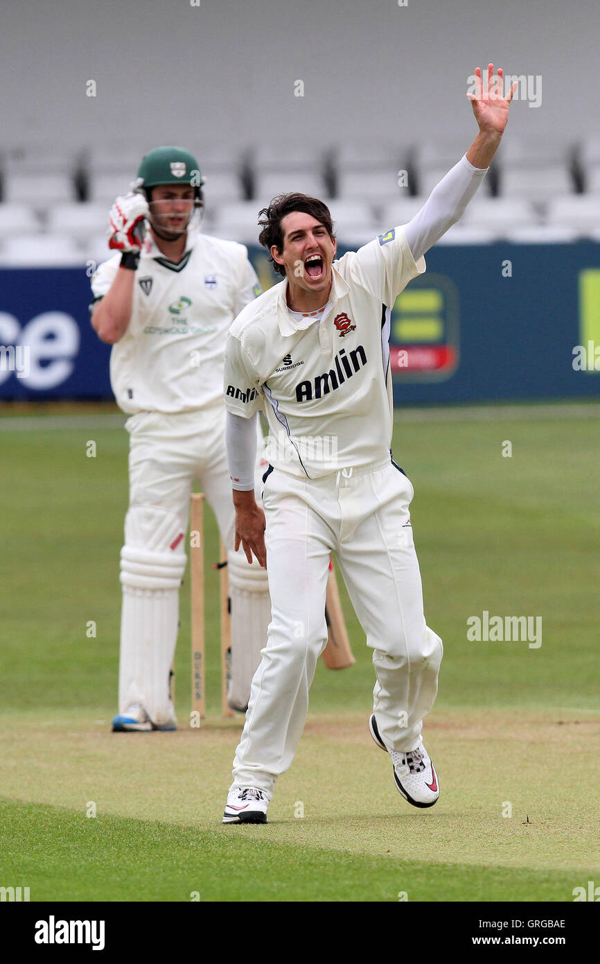 Chris Wright of Essex appeals successfully for the wicket of Neil ...