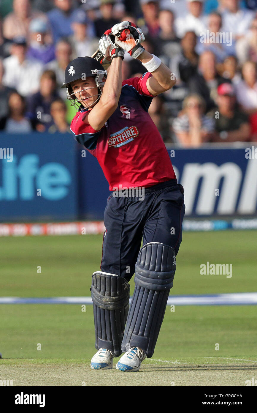 Joe Denly hits four runs for Kent - Essex Eagles vs Kent Spitfires ...