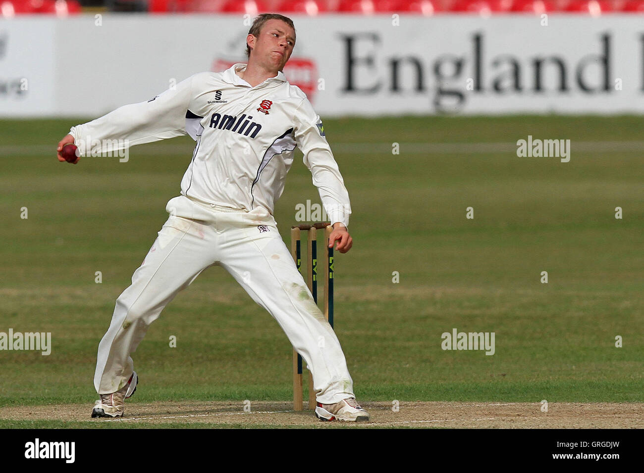 Tom Craddock in bowling action for Essex - Leicestershire CCC vs Essex ...