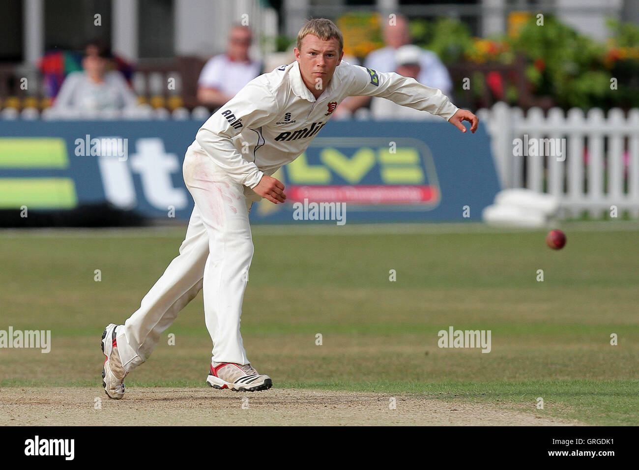 Tom Craddock in bowling action for Essex - Leicestershire CCC vs Essex ...