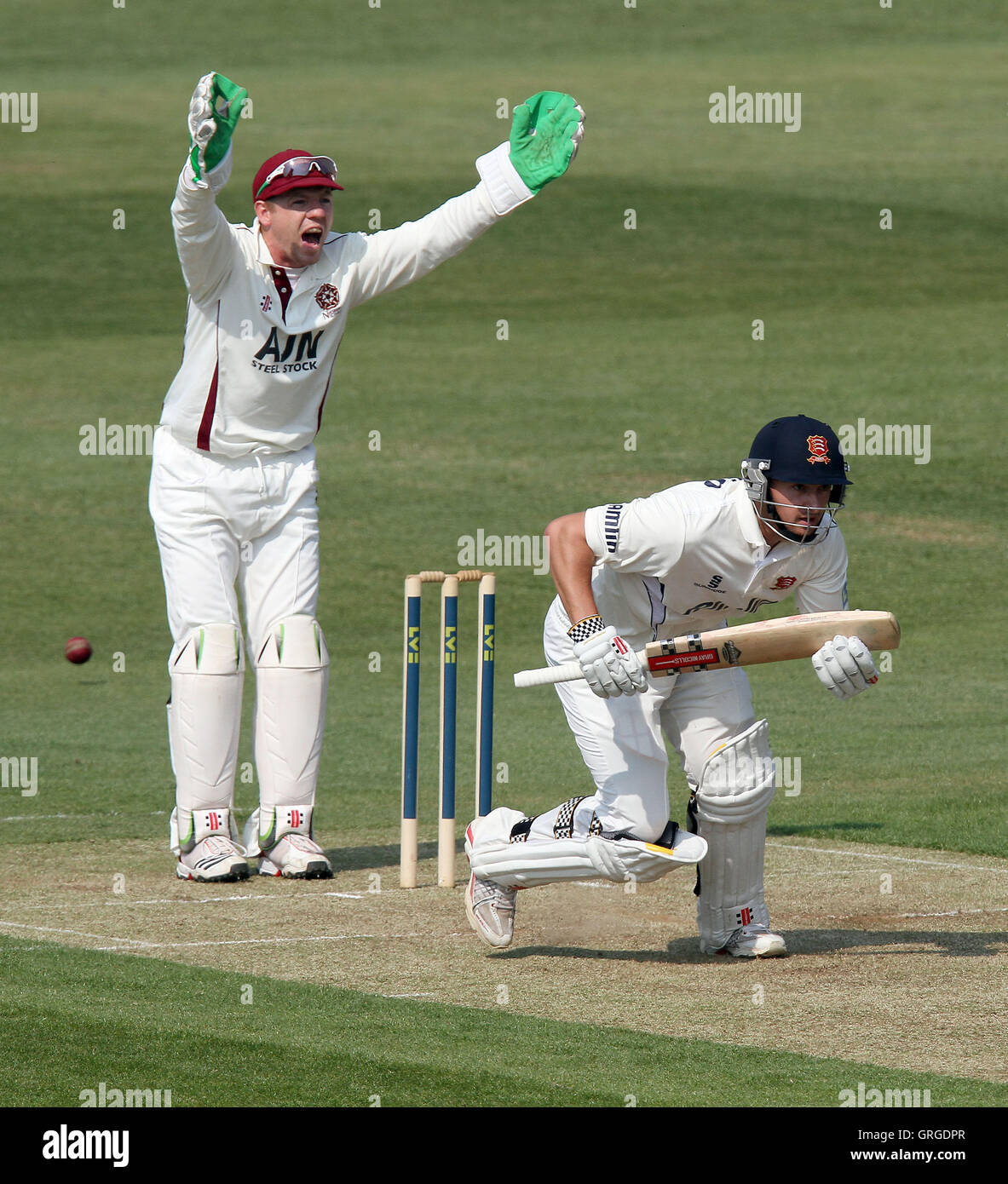 Jaik Mickleburgh of Essex survives an appeal for his wicket by Niall O ...