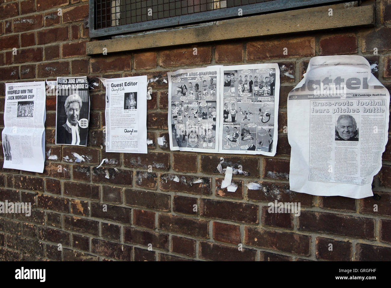 Newspaper cuttings hi-res stock photography and images - Alamy