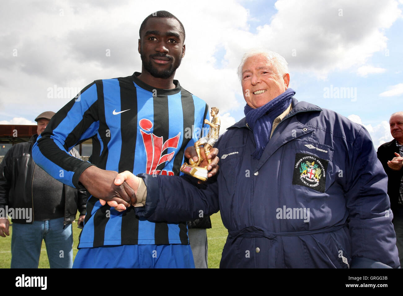 Lapton celebrate victory - Clapton Rangers (yellow) vs Lapton - Hackney ...