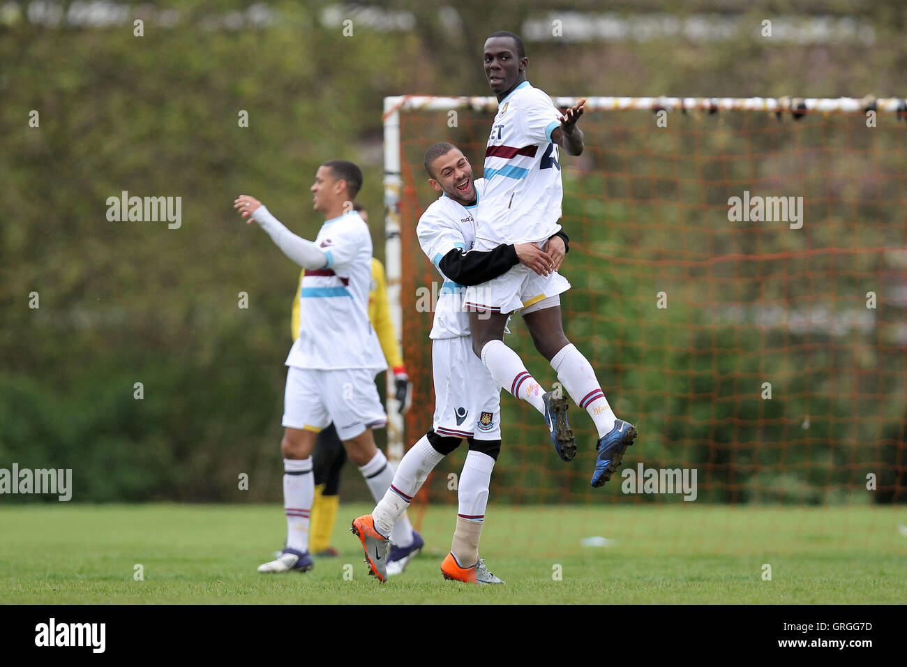 Reama (white) vs Millwall Albion - East London Sunday League Football ...