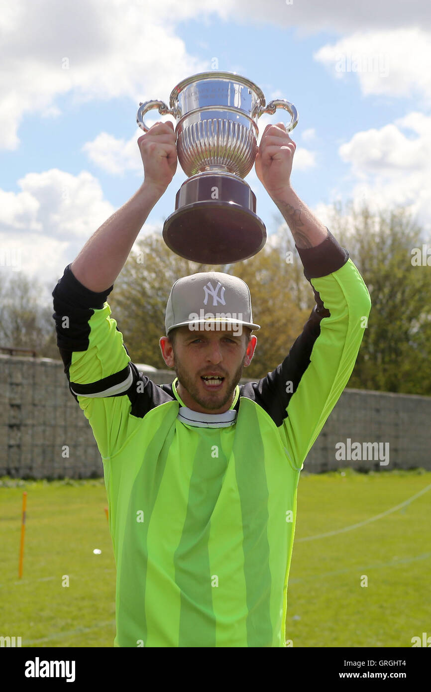 Grassroots football south london hi-res stock photography and images ...