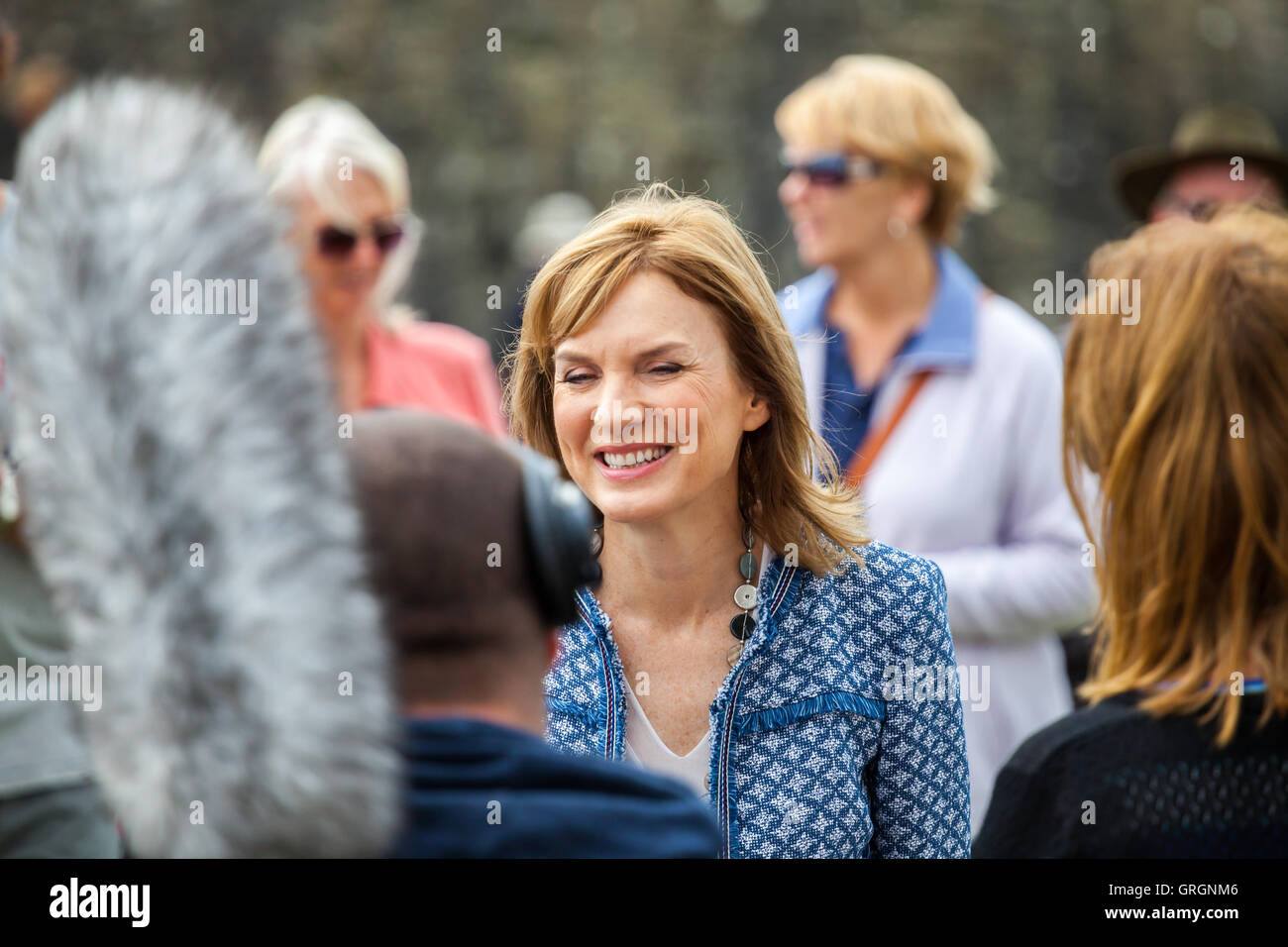 Antiques roadshow fiona bruce hi-res stock photography and images - Alamy