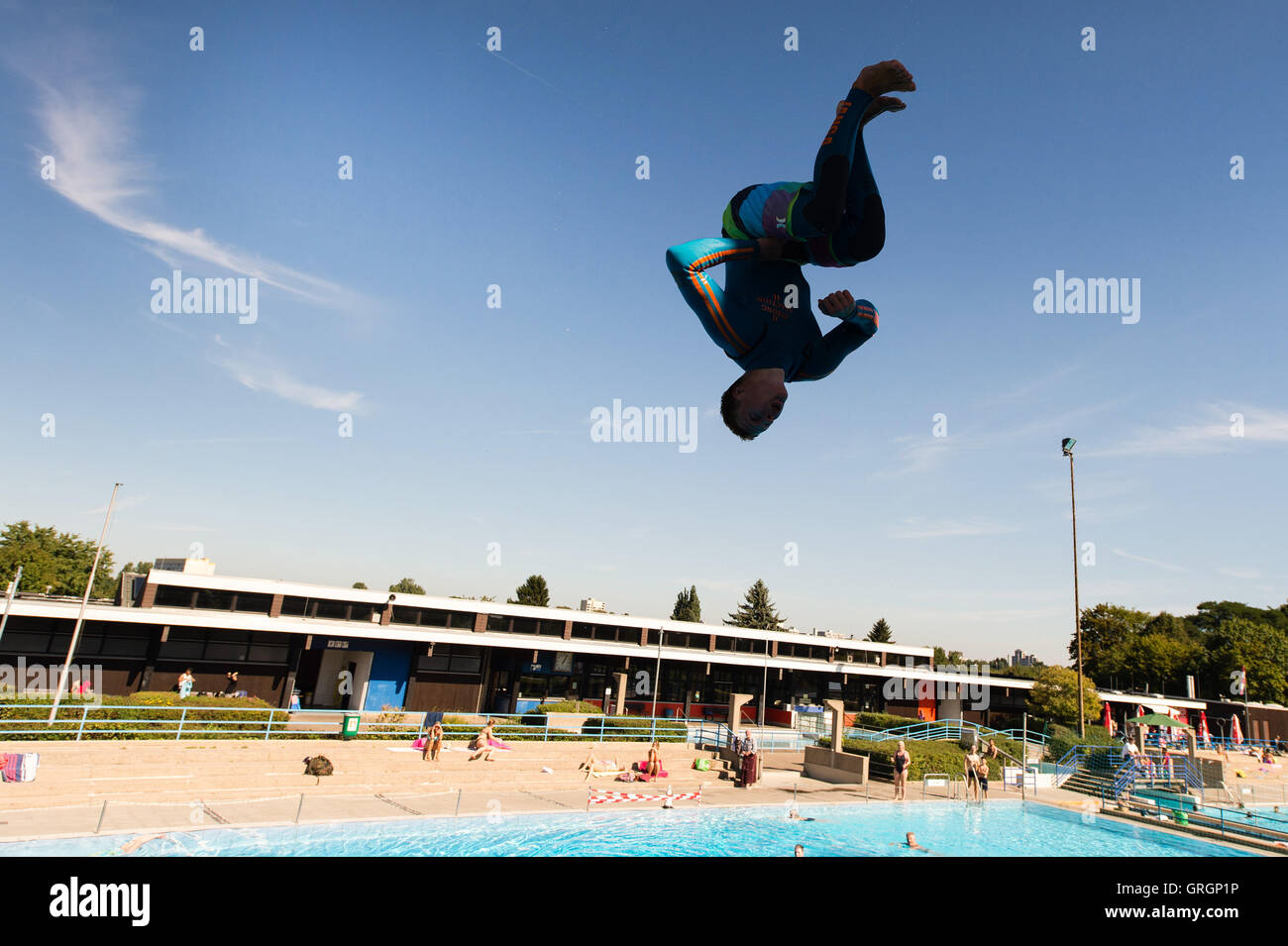 10m diver hi-res stock photography and images - Alamy