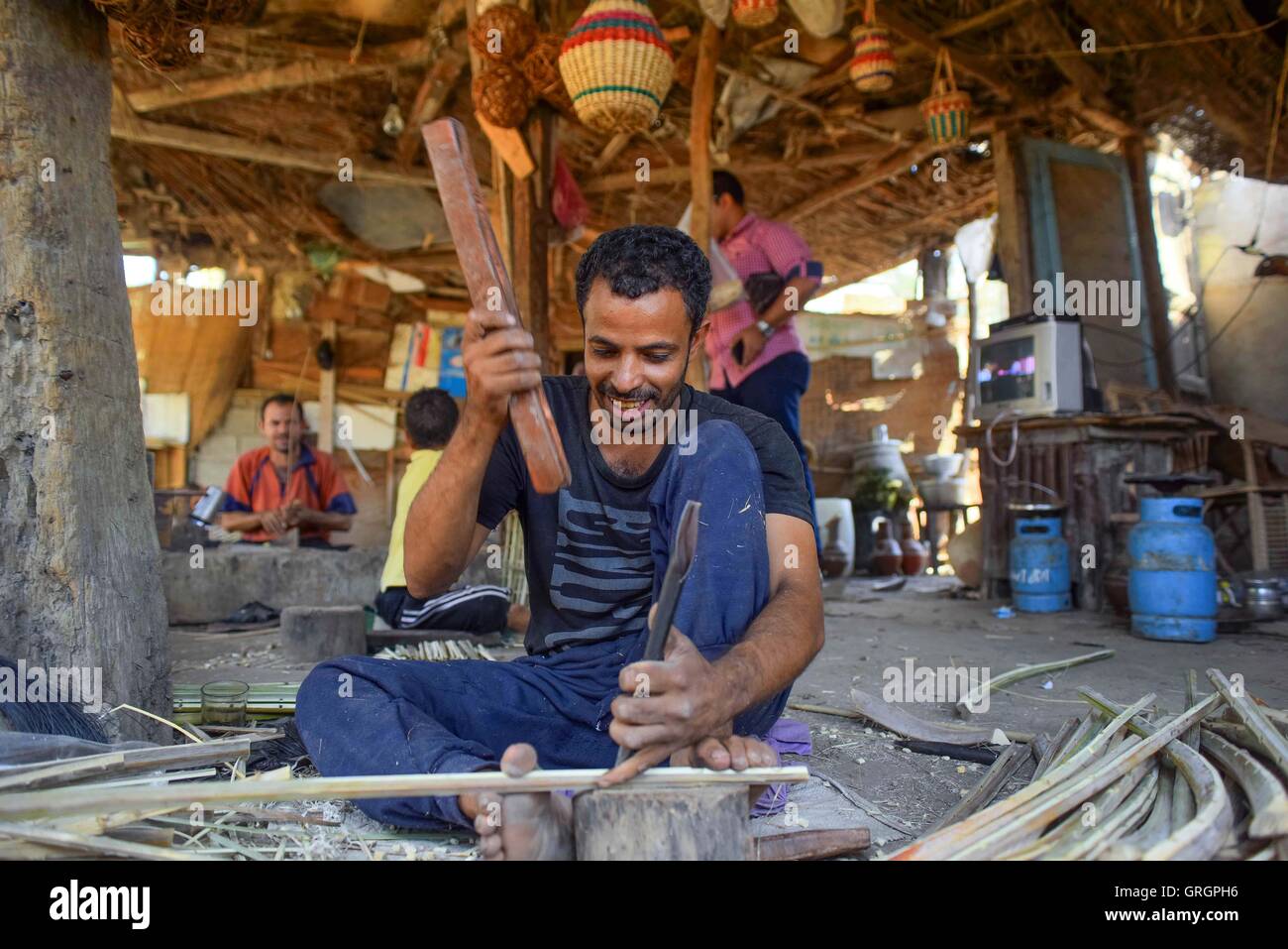 Cairo, Egypt. 7th Sep, 2016. An Egyptian man weaves straw-traditional ...