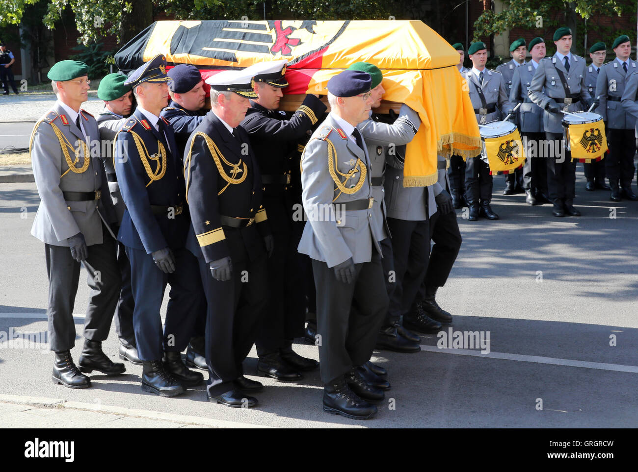 Berlin, Germany. 07th Sep, 2016. Soldiers carry the casket during the ...