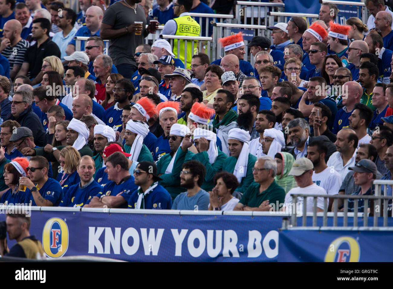 Cricket fans fancy dress hi-res stock photography and images - Alamy