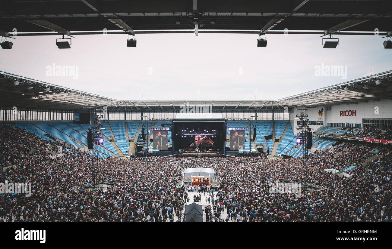 Bruce Springsteen performs at MTV concert at the Ricoh Arena in ...