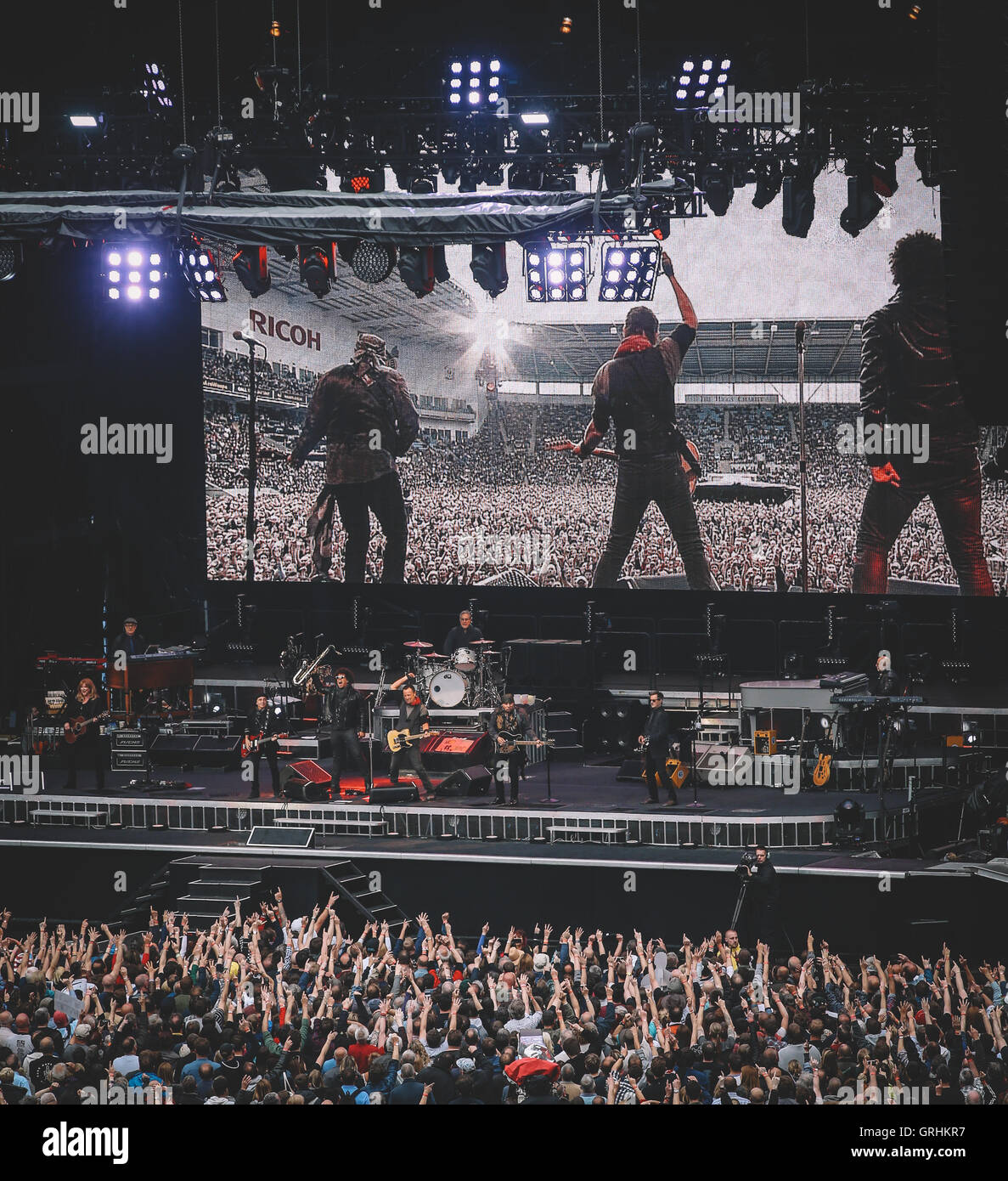 Bruce Springsteen performs at MTV concert at the Ricoh Arena in ...